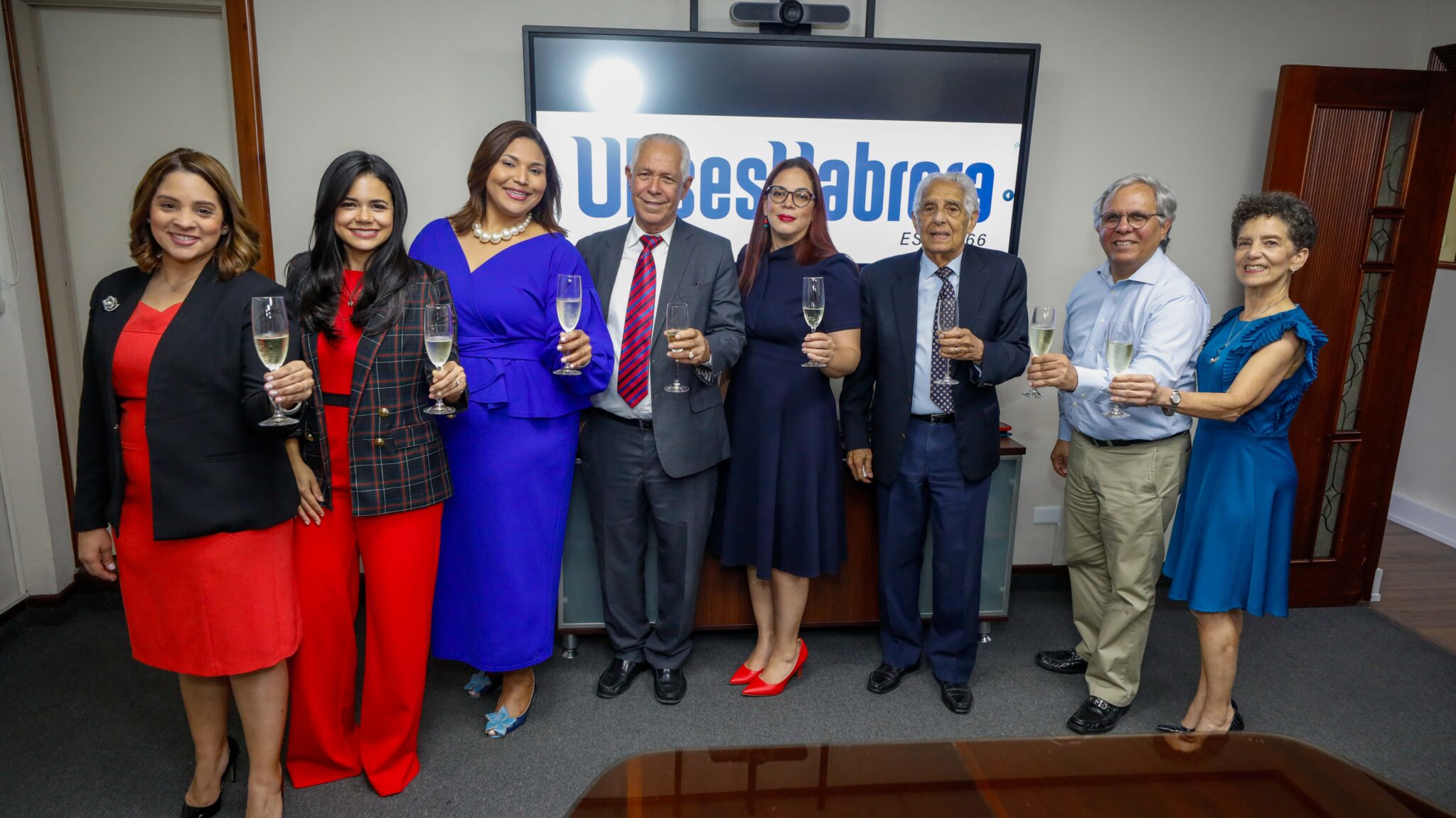 Ulises Cabrera celebra promoción de nueva socia | Ulises Cabrera